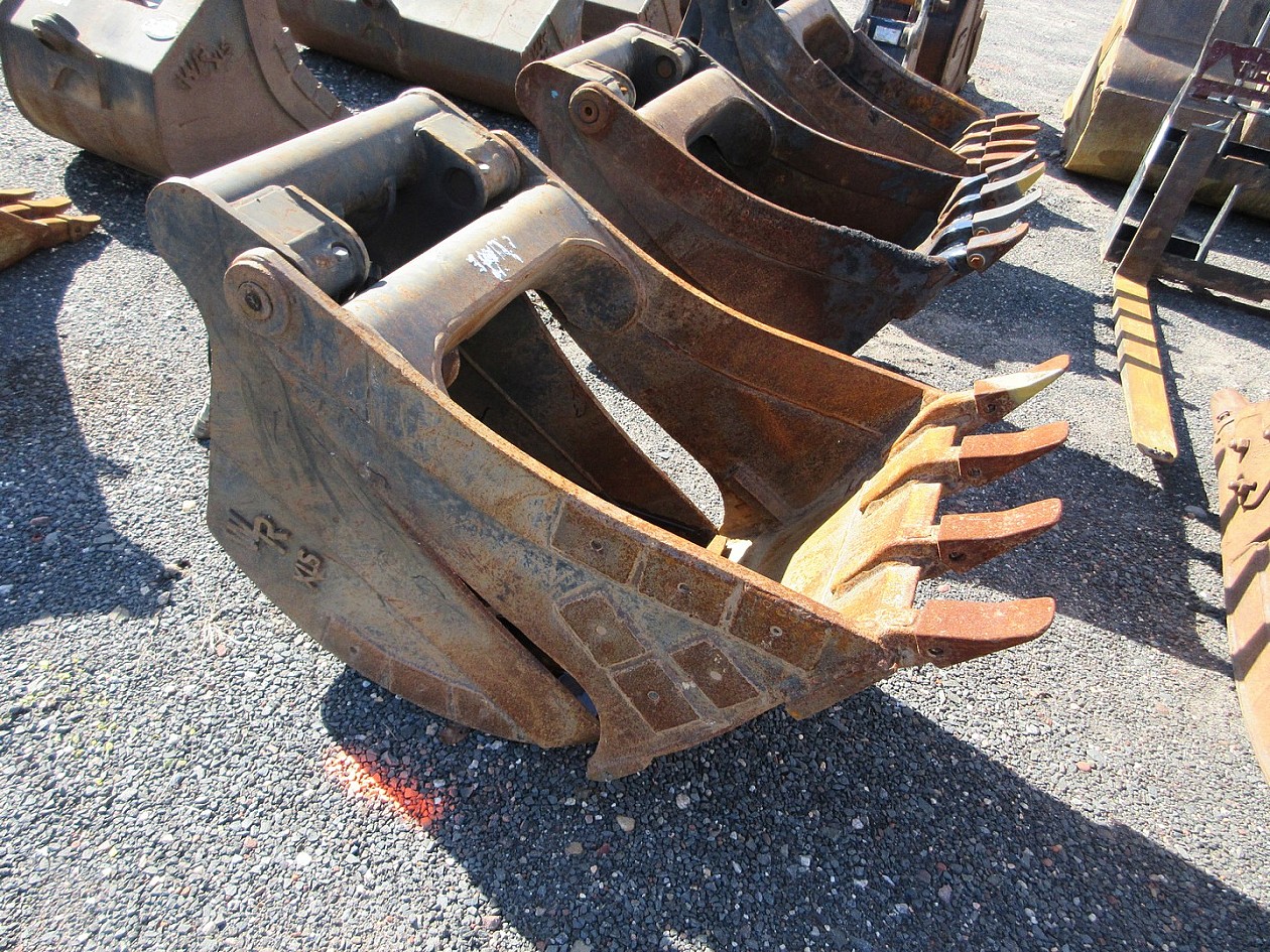 WR 24" Hyd Clamshell Bucket With Teeth