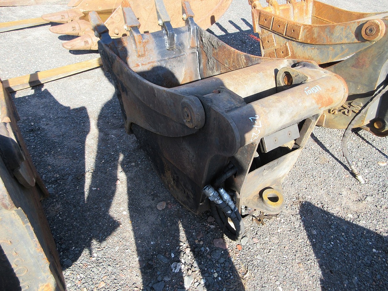WR 24" Hyd Clamshell Bucket With Teeth