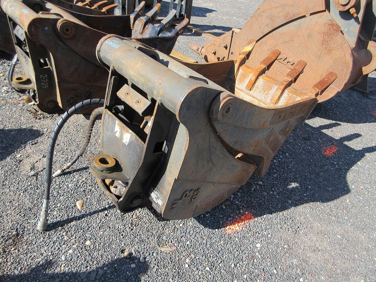WR 24" Hyd Clamshell Bucket With Teeth