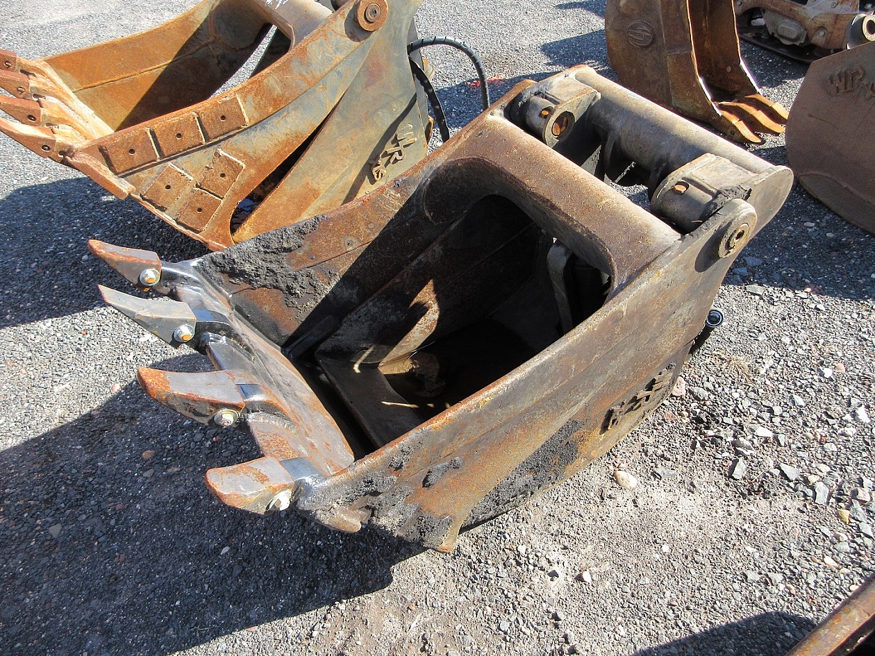WR 24" Hyd Clamshell Bucket With Teeth