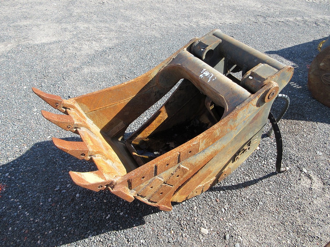 WR 24" Hyd Clamshell Bucket With Teeth