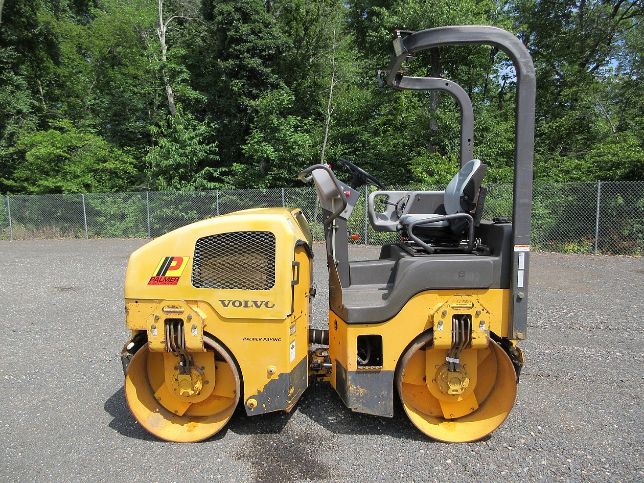 2010 VOLVO DD29 DOUBLE DRUM VIBRATORY ROLLER