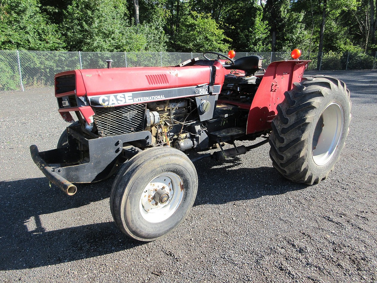 CASE INTERNATIONAL 585 TRACTOR