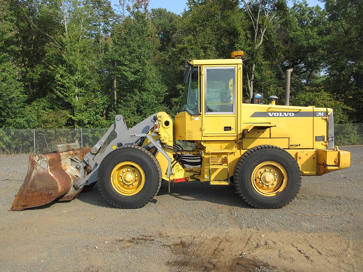 2001 VOLVO L70D RUBBER TIRE WHEEL LOADER