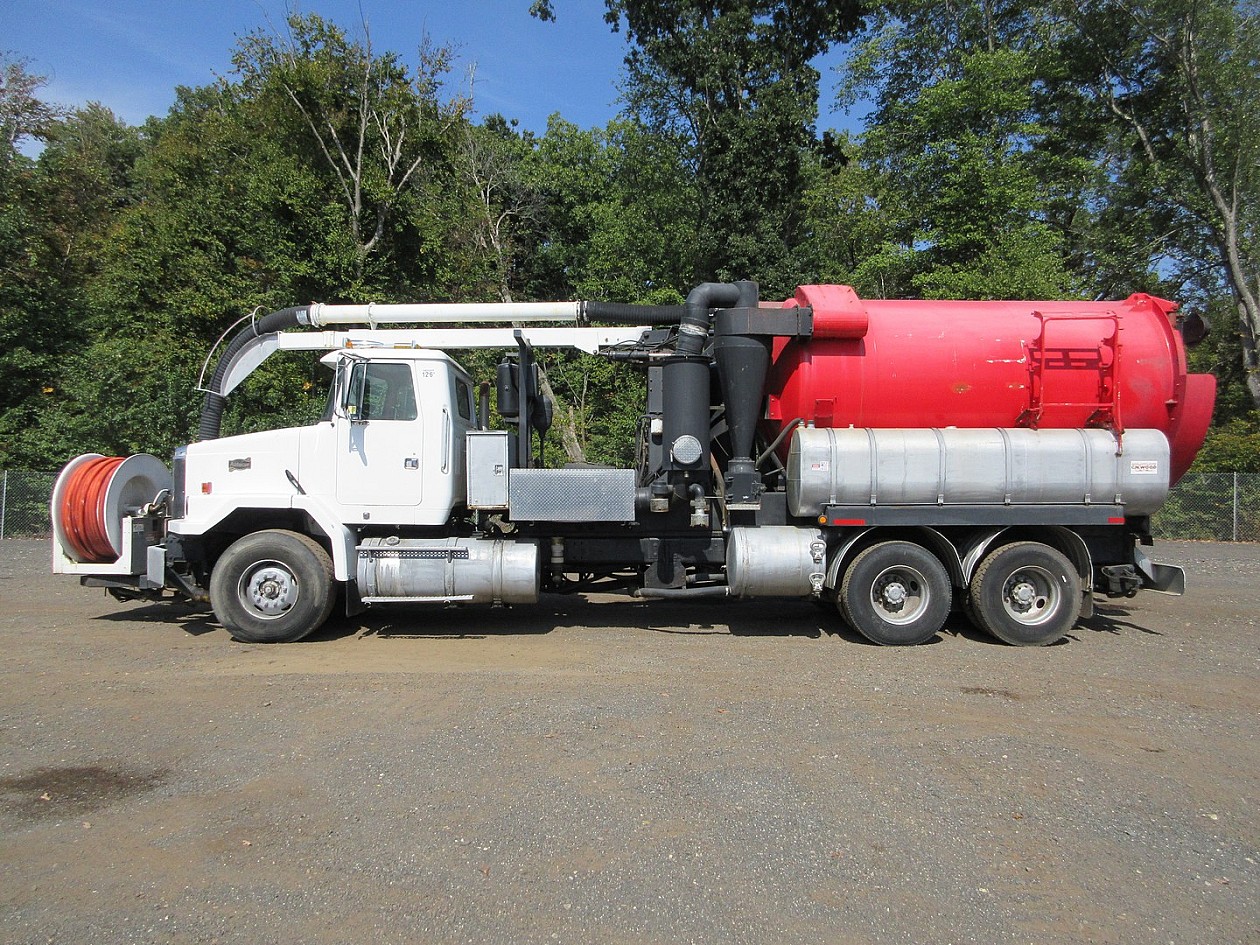 1998 VOLVO/AUTOCAR T/A VAC TRUCK