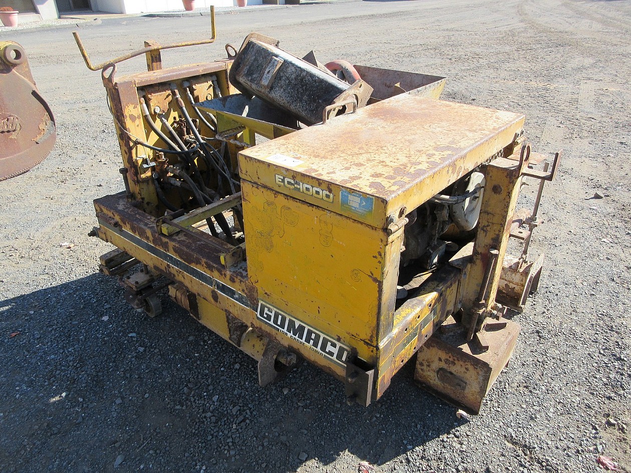 GOMACO EC-1000 CONCRETE CURB MACHINE