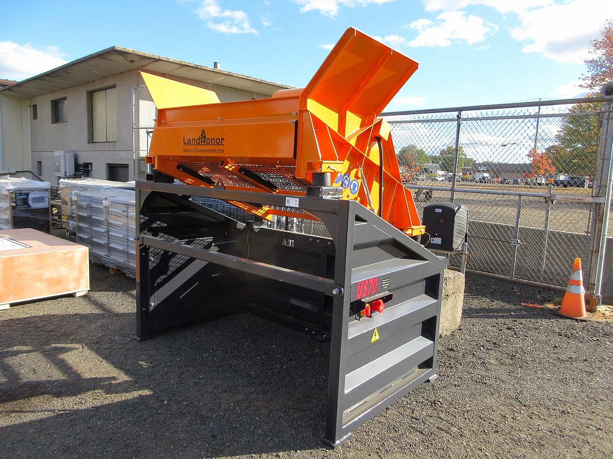 2024 LANDHONOR US70 ELECTRIC BOX SCREENER