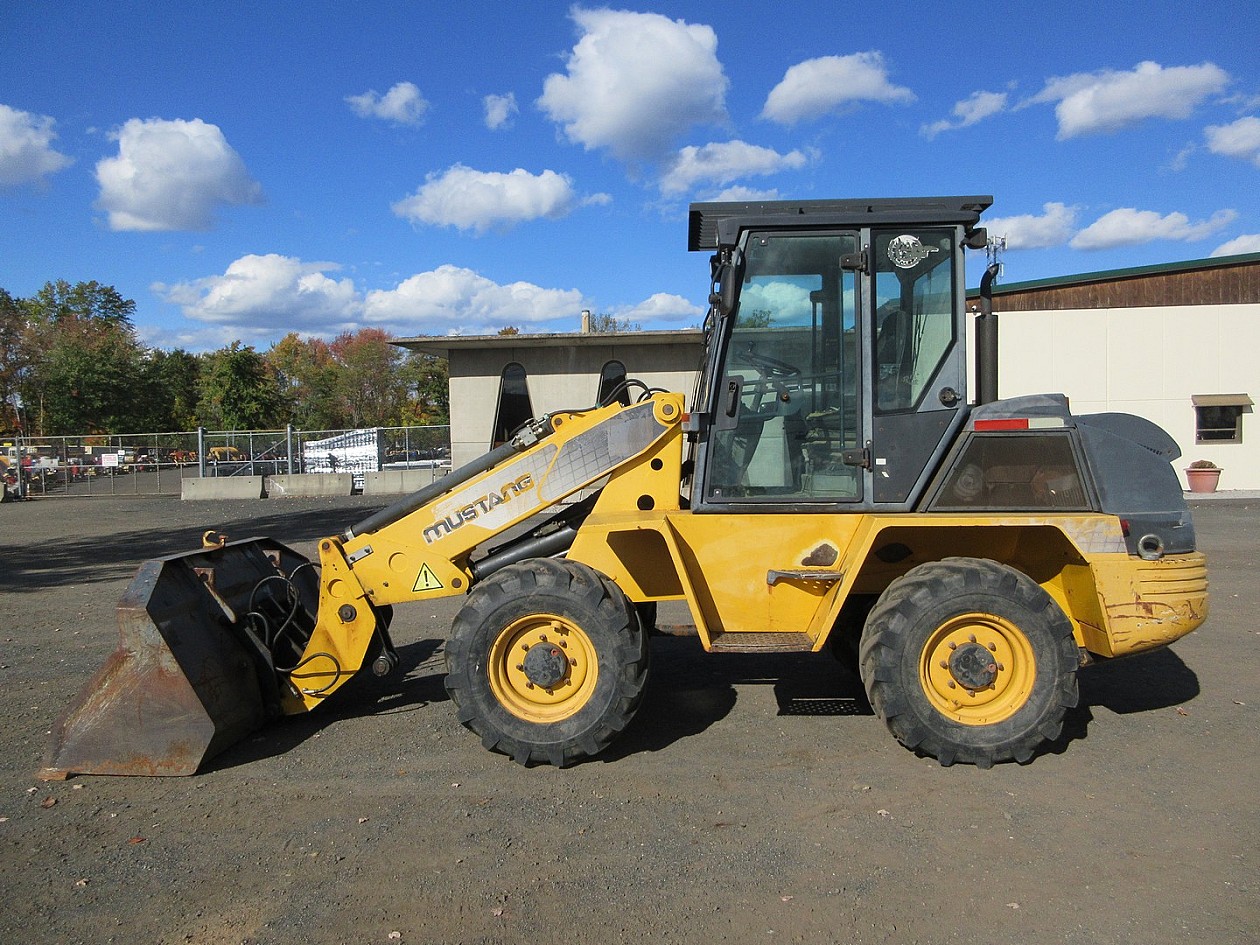 MUSTANG ML73 TELESCOPIC RUBBER TIRE WHEEL LOADER