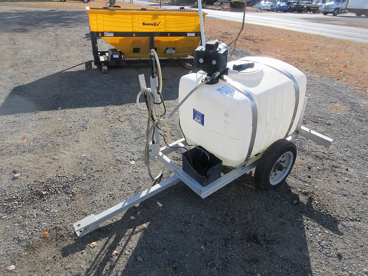 100 GALLON TOW BEHIND SPRAYER
