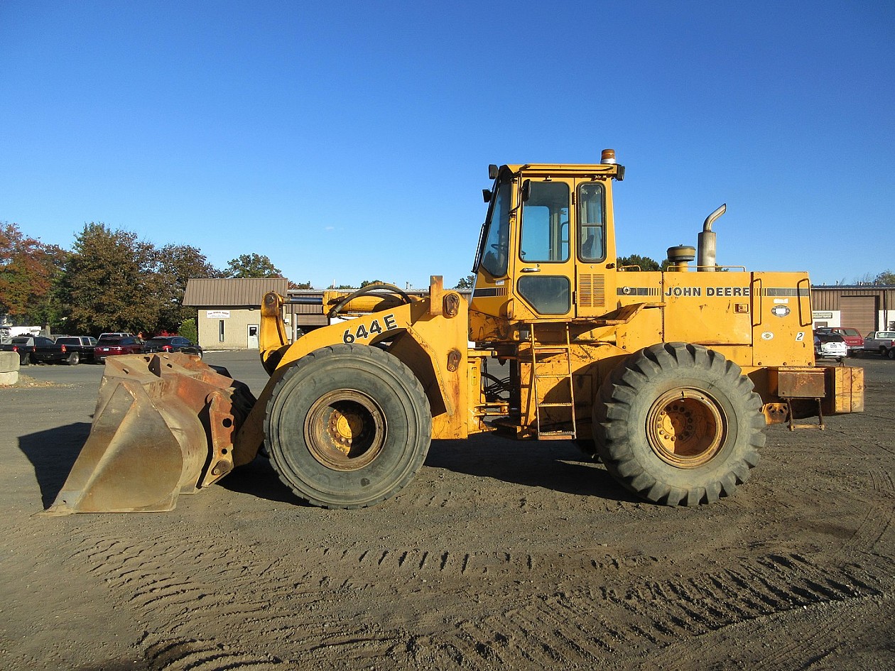 1988 JOHN DEERE 644E RUBBER TIRE WHEEL LOADER
