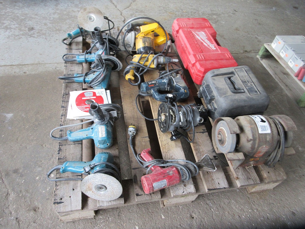 QUANTITY OF ASSORTED POWER TOOLS