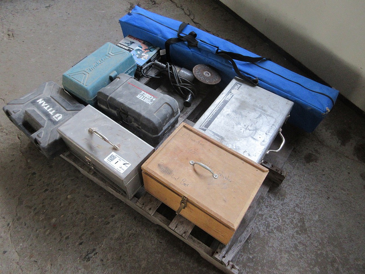 QUANTITY OF ASSORTED TOOLS