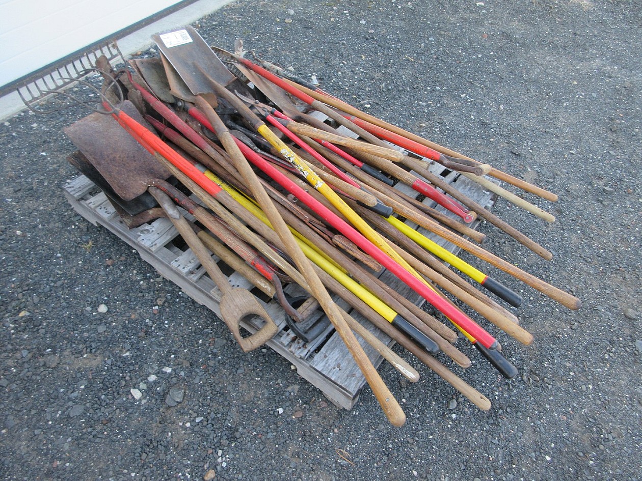 QUANTITY OF ASSORTED HAND TOOLS