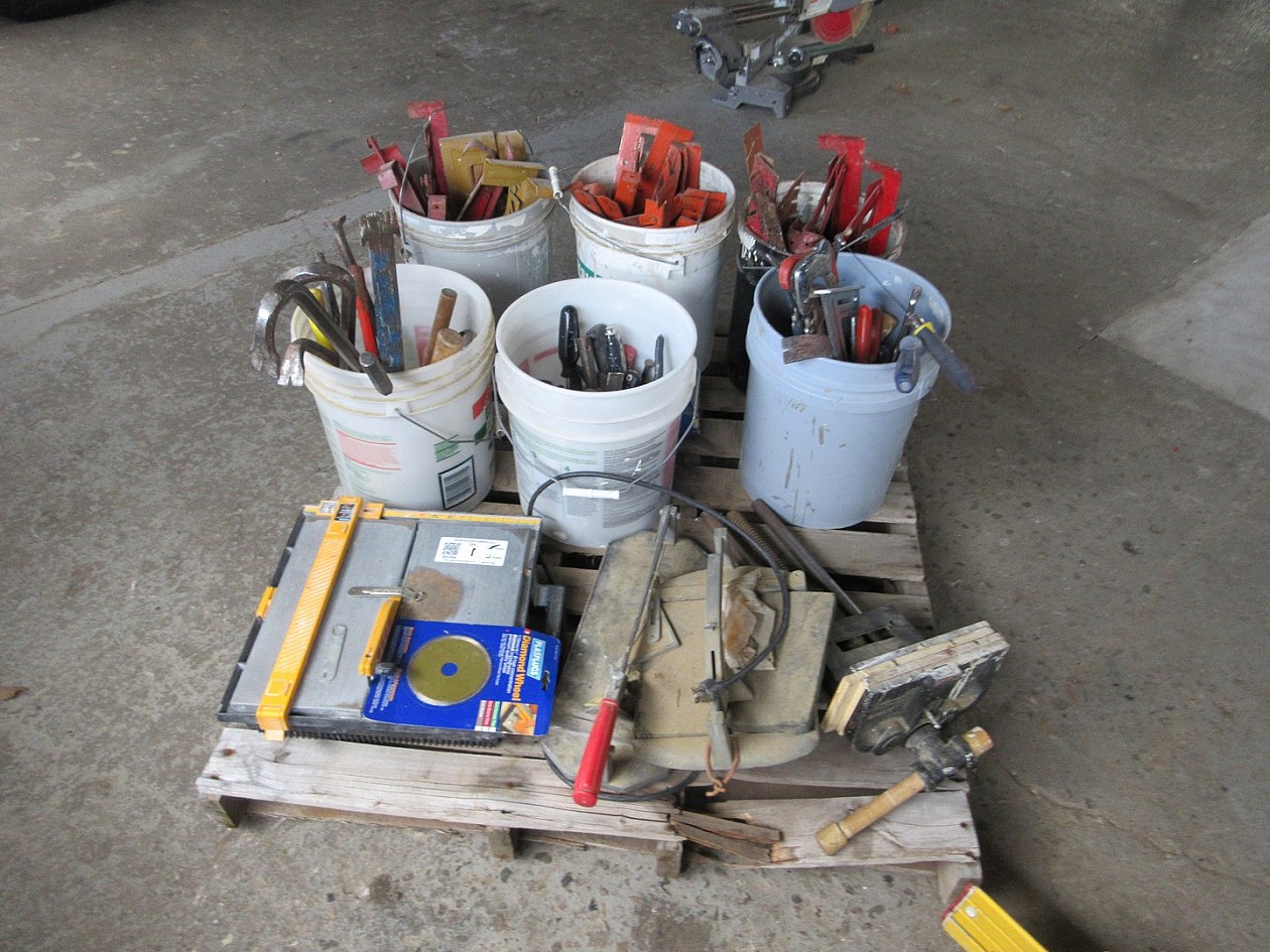 QUANTITY OF ASSORTED HAND TOOLS