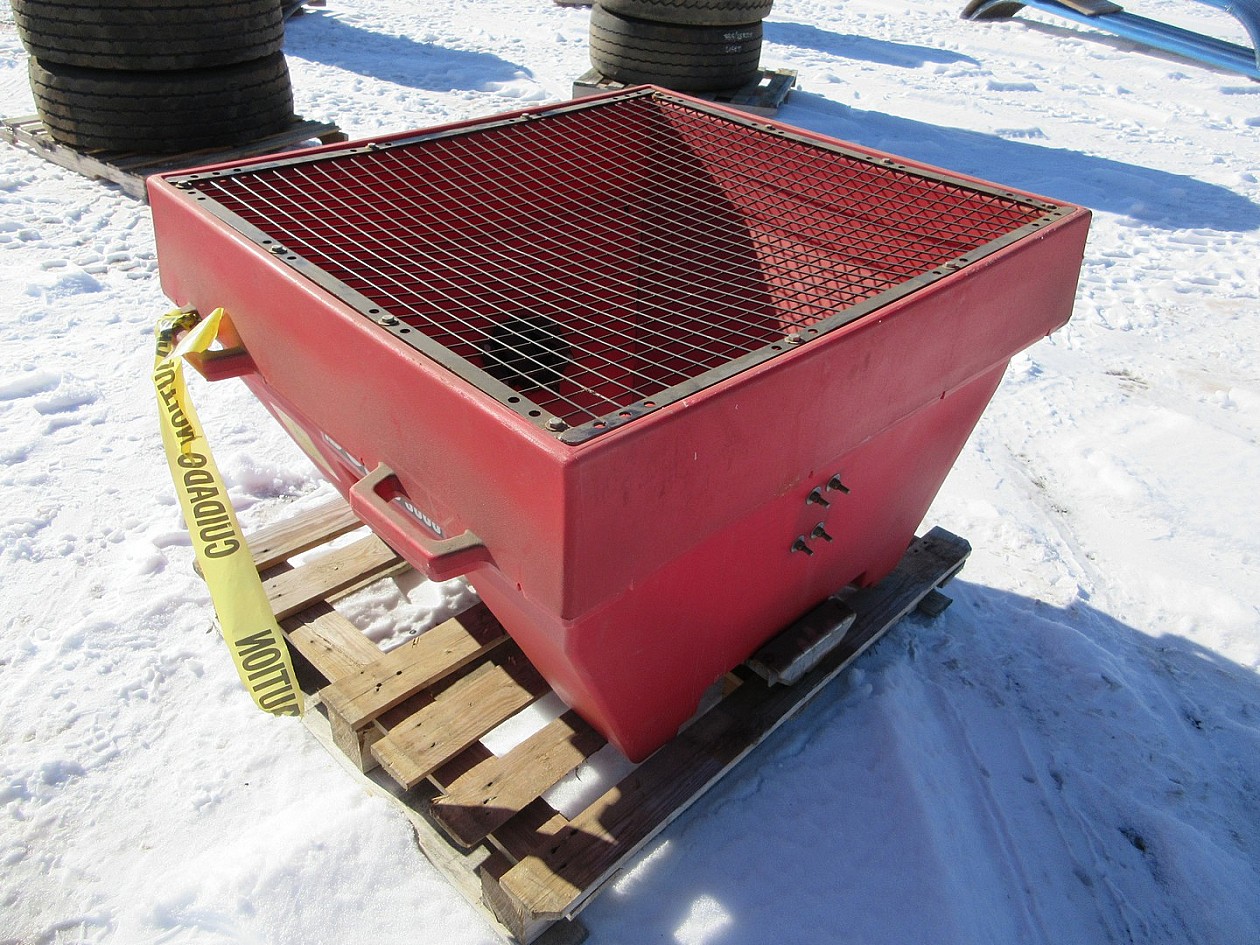 BOSS SAND/SALT SPREADER