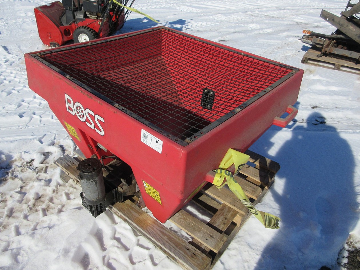 BOSS SAND/SALT SPREADER