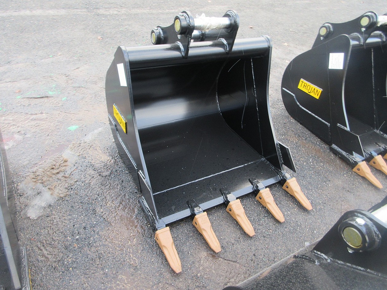 TROJAN 36" BUCKET WITH TEETH