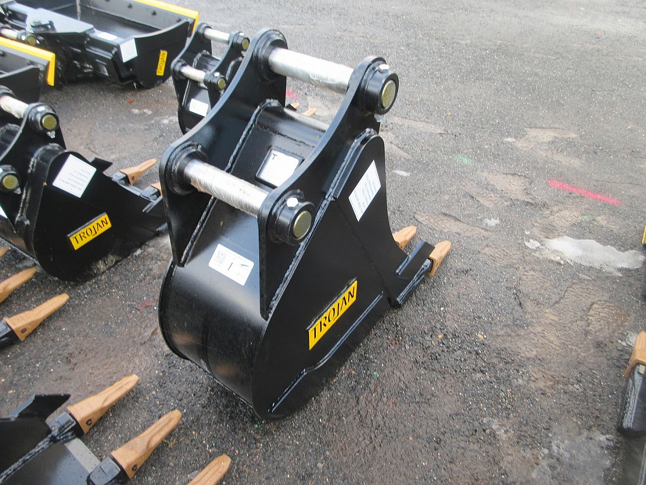 TROJAN 14" BUCKET WITH TEETH