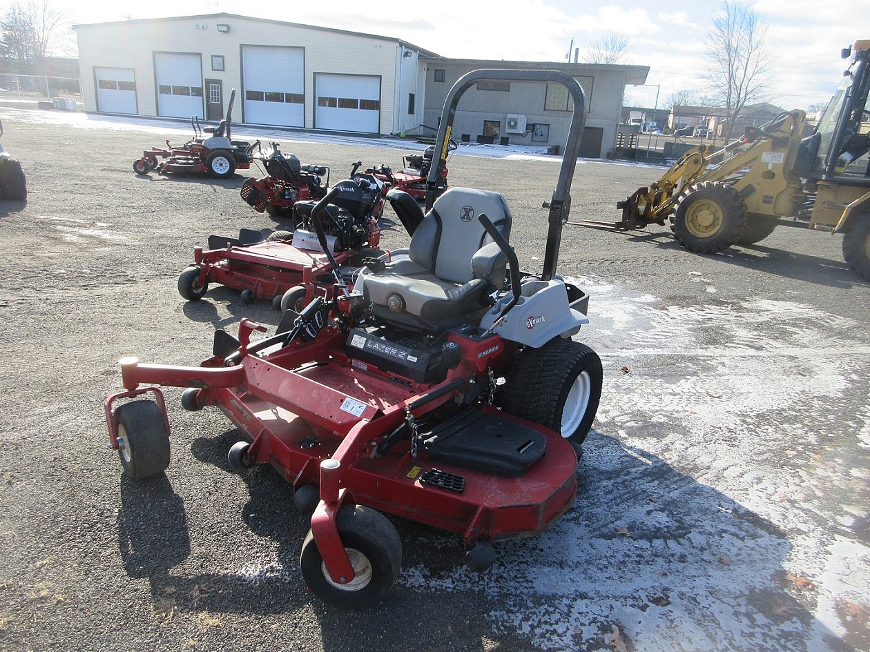 EXMARK LAZER Z ZERO TURN MOWER