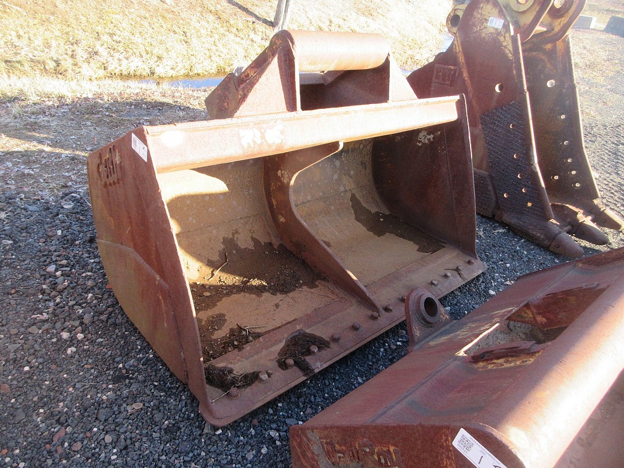 72" GEITH BUCKET WITH TEETH