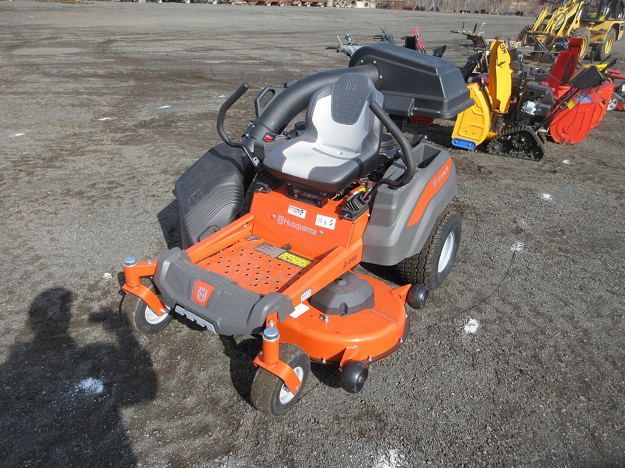 HUSQVARNA Z246 ZERO TURN MOWER