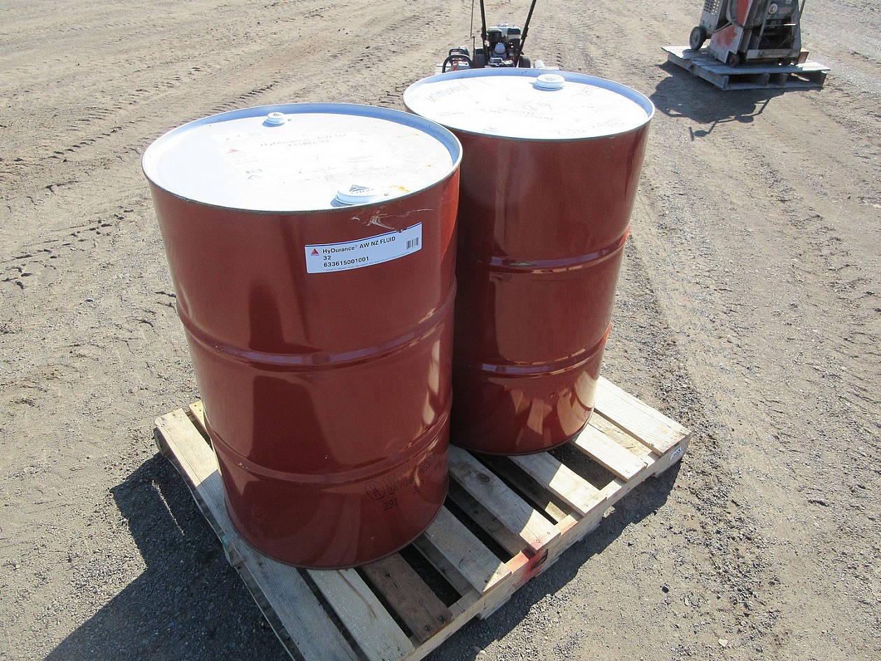 (2) 55 GALLON DRUMS OF AW32 HYDRAULIC OIL