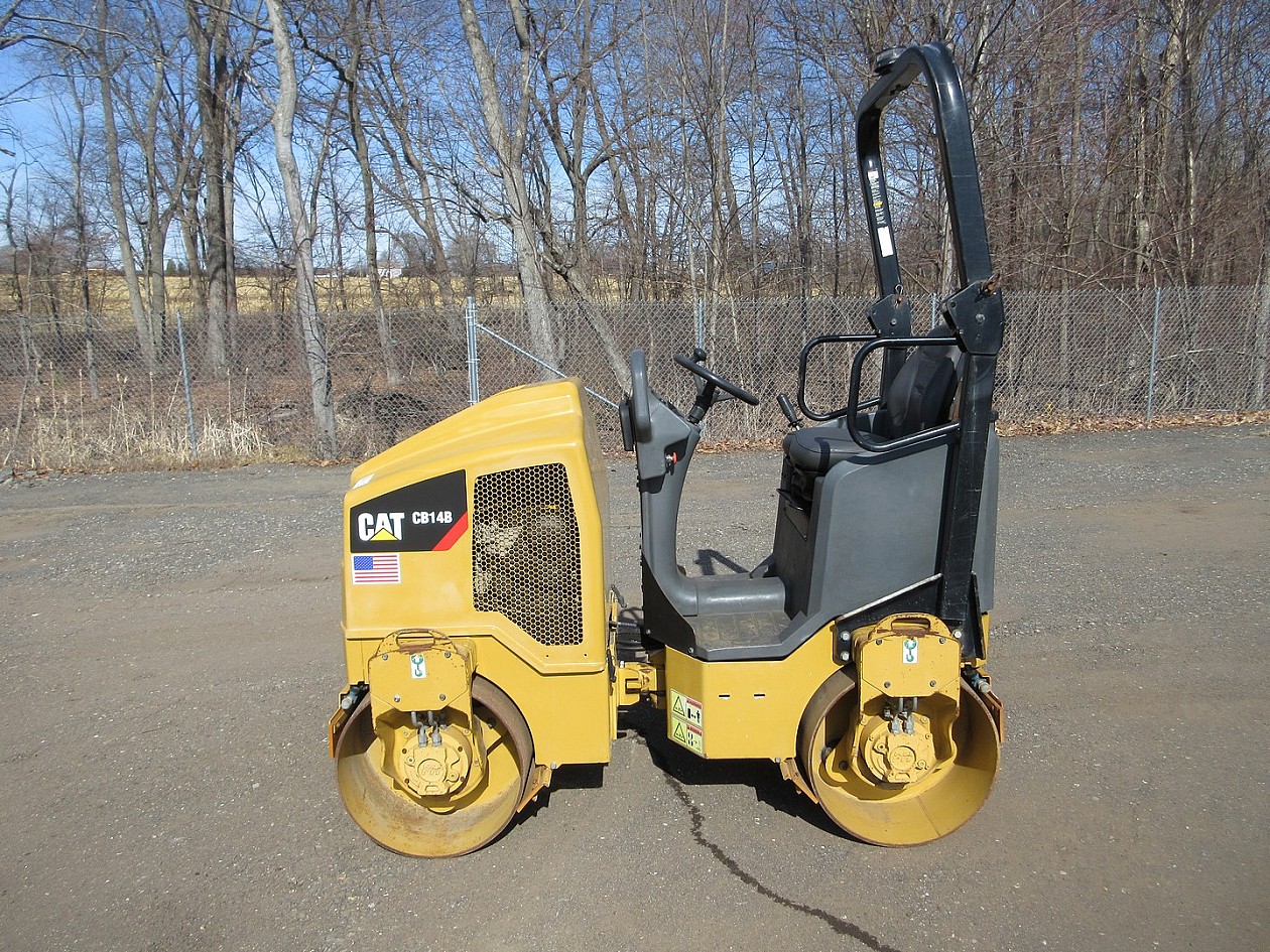 2014 CATERPILLAR CB14B DOUBLE DRUM VIBRATORY ROLLER