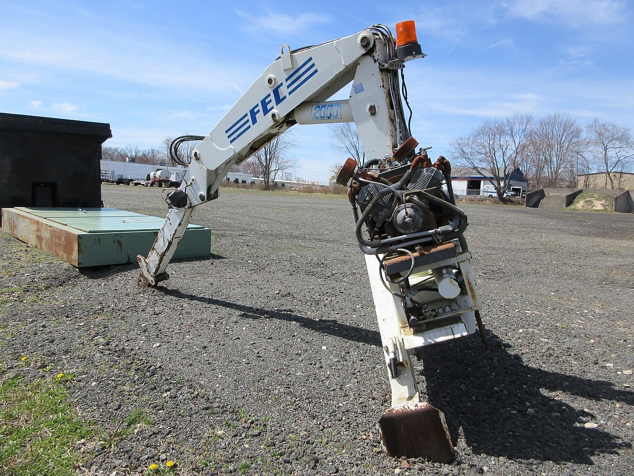 FEC 2000 Knuckleboom Crane