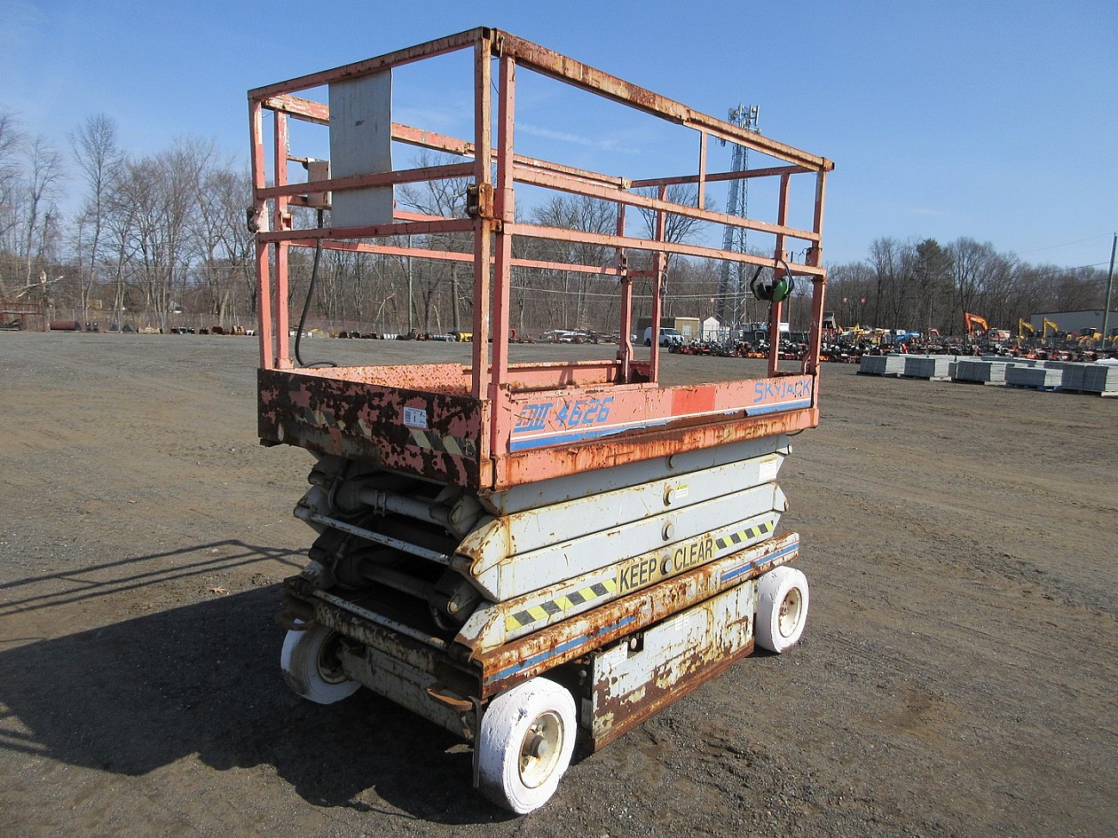 SKYJACK 4626 ELECTRIC SCISSOR LIFT