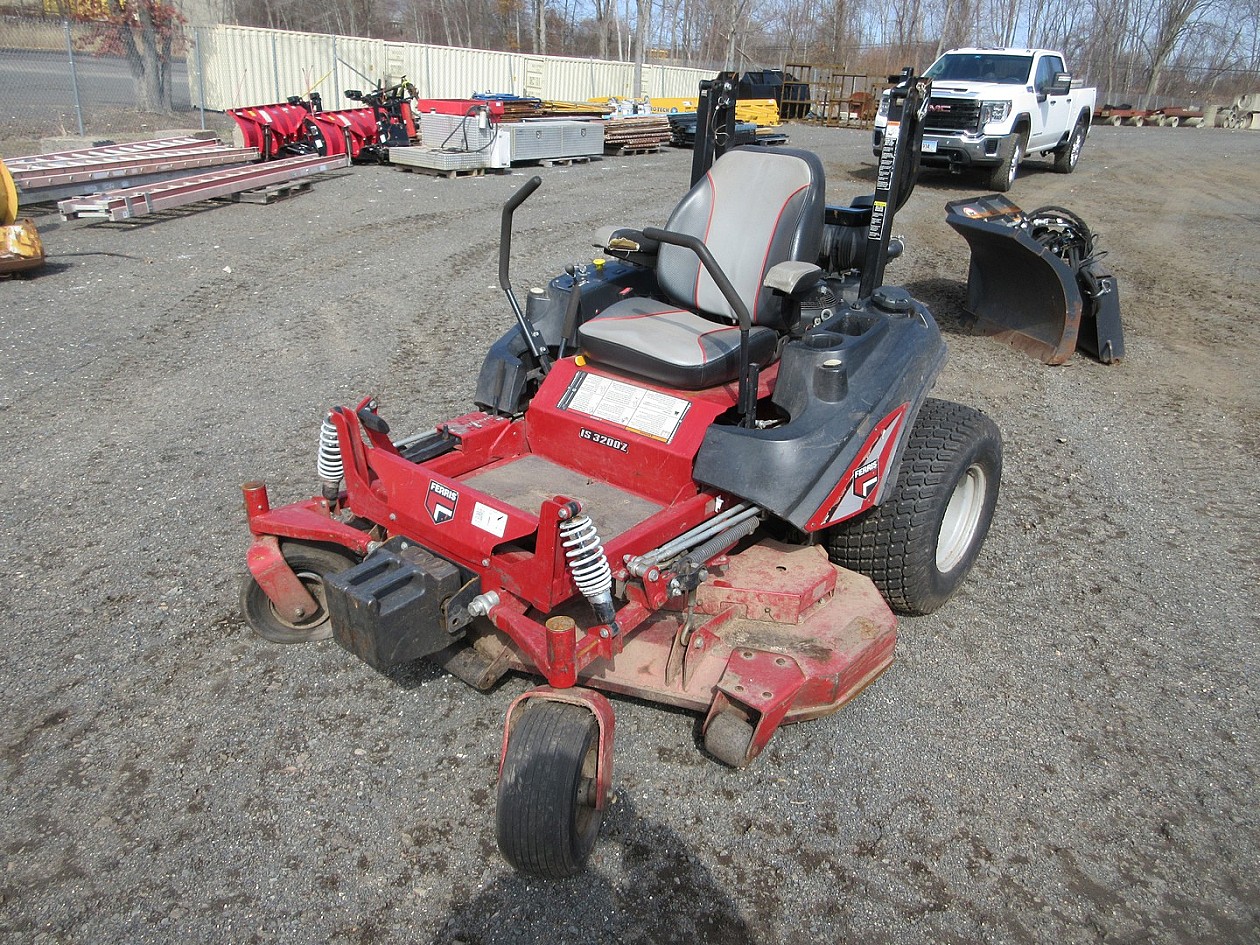 FERRIS IS3000Z ZERO TURN MOWER