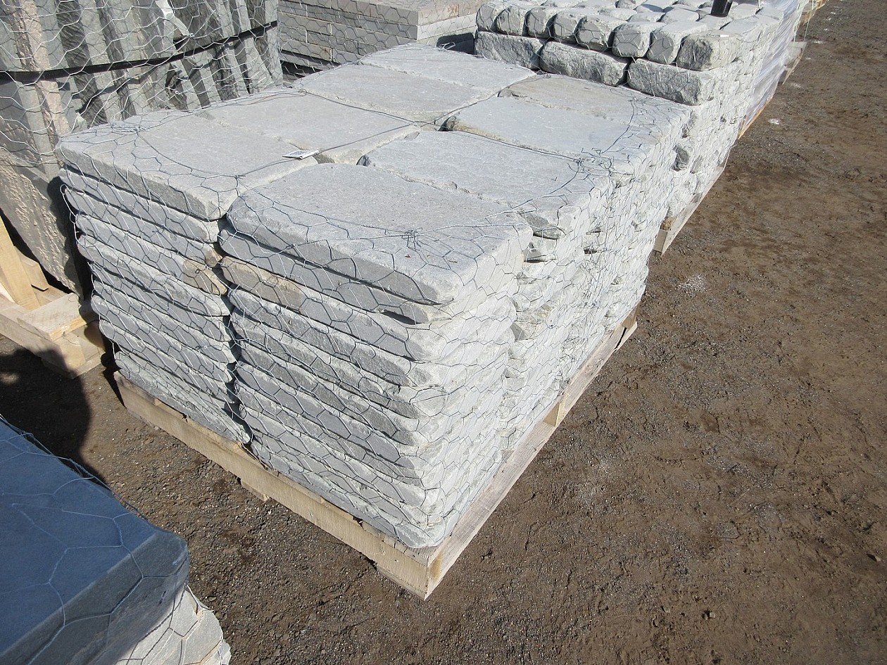 TUMBLED BLUESTONE PAVERS