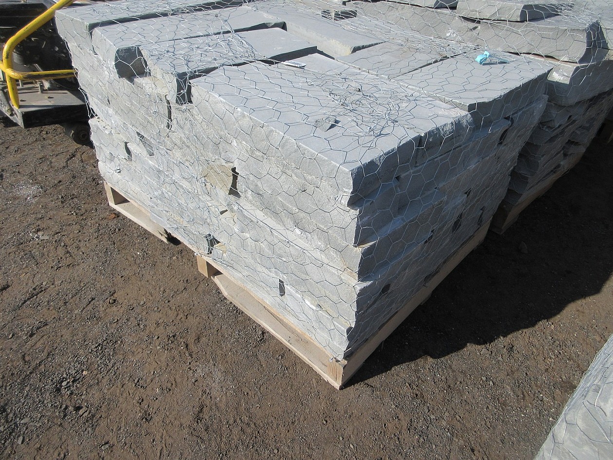 THIN SNAPPED BLUESTONE WALLSTONE