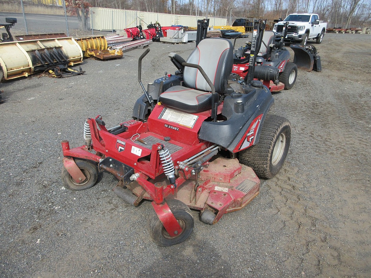 FERRIS IS3000Z ZERO TURN MOWER