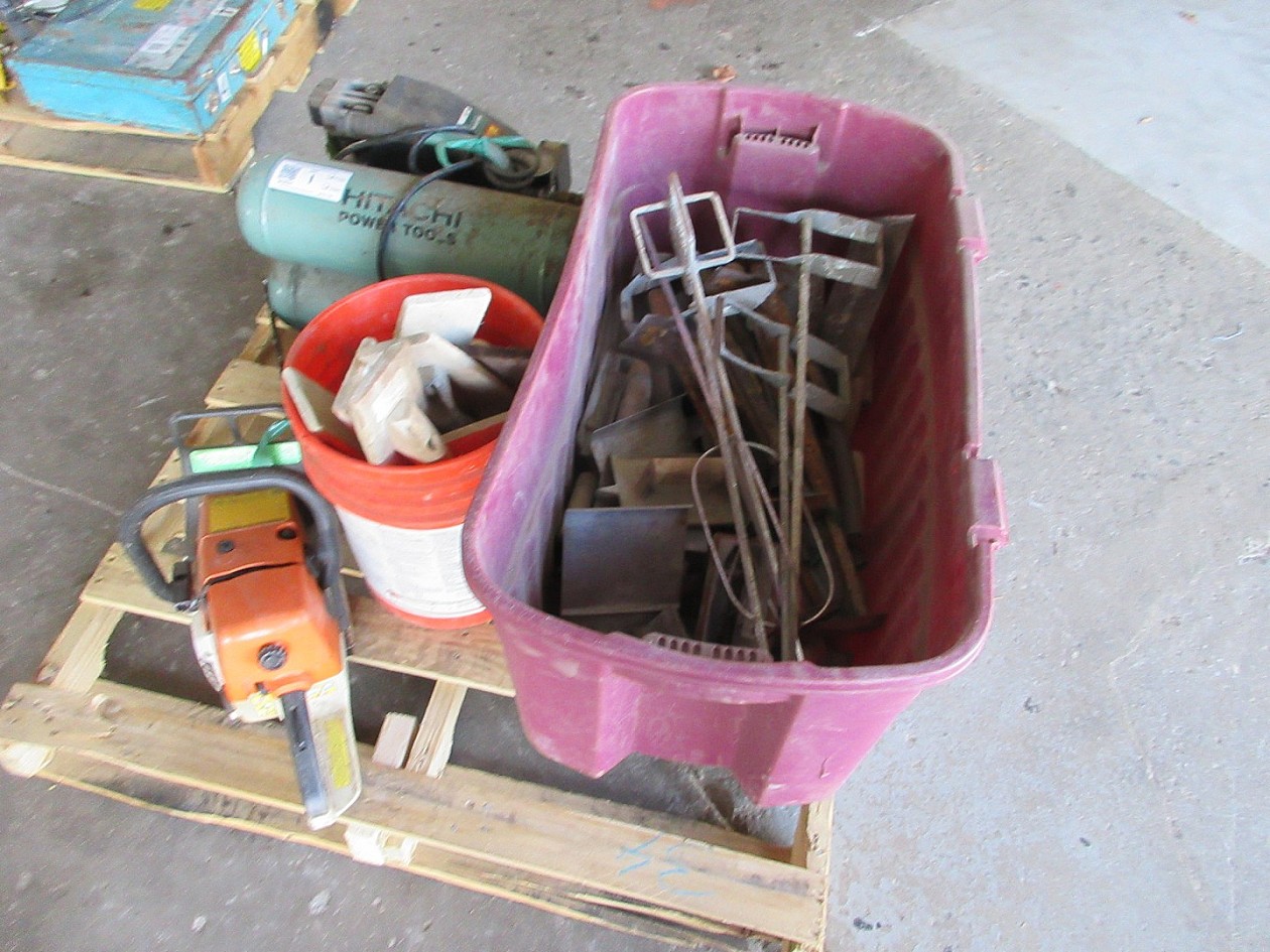 QUANTITY OF ASSORTED TOOLS