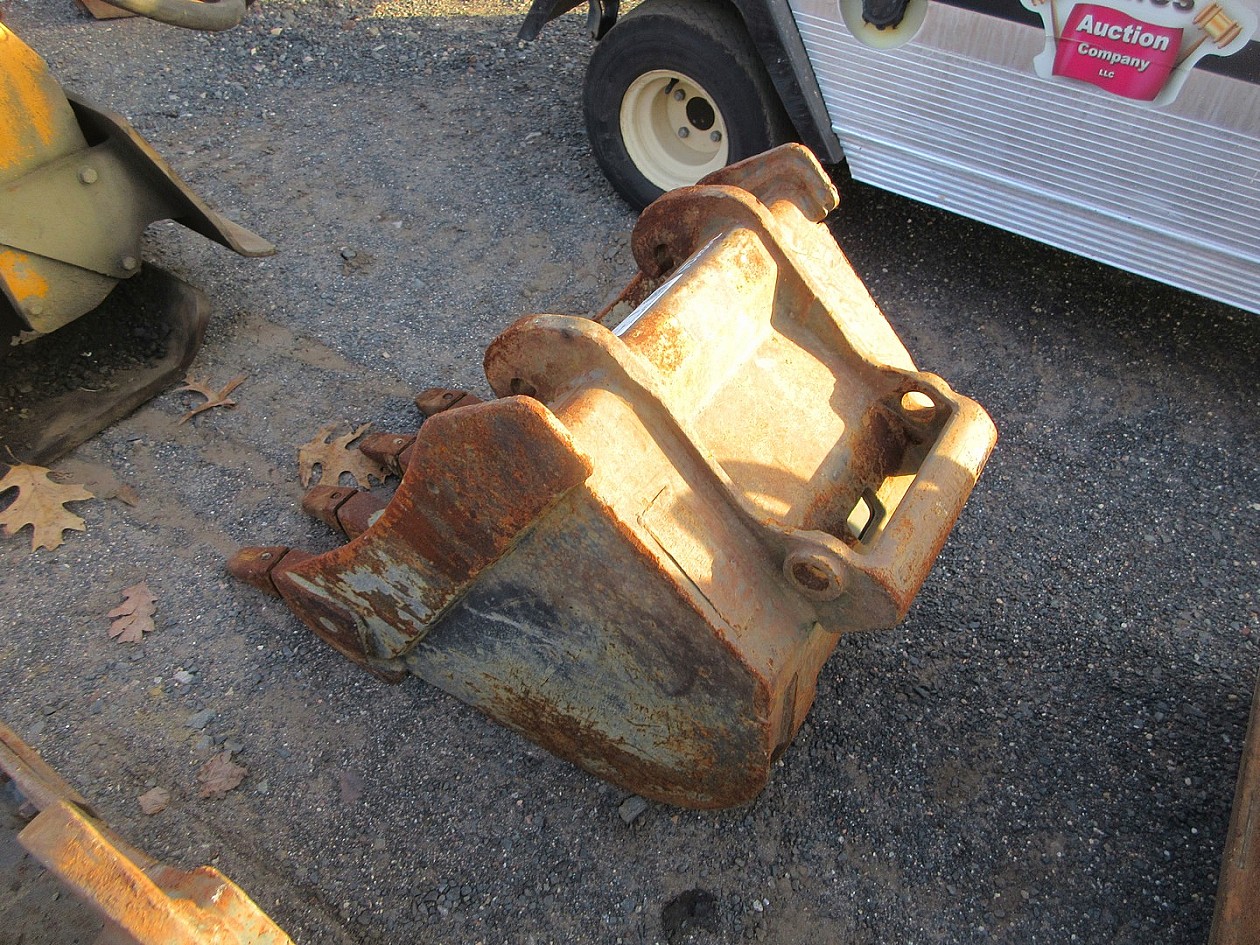 BOBCAT 18" MINI EXCAVATOR BUCKET WITH TEETH