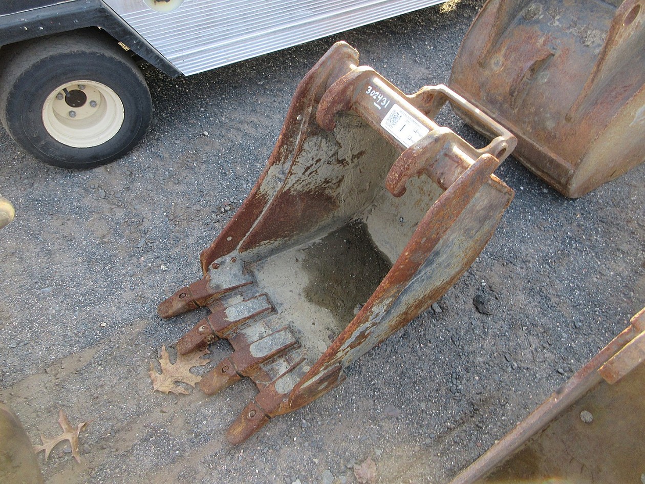 BOBCAT 18" MINI EXCAVATOR BUCKET WITH TEETH