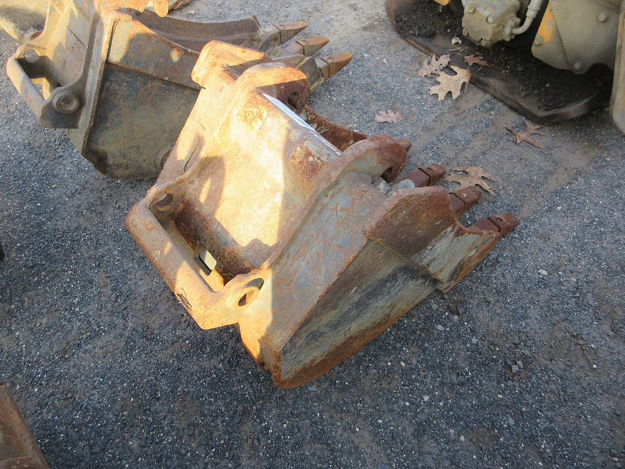 BOBCAT 18" MINI EXCAVATOR BUCKET WITH TEETH