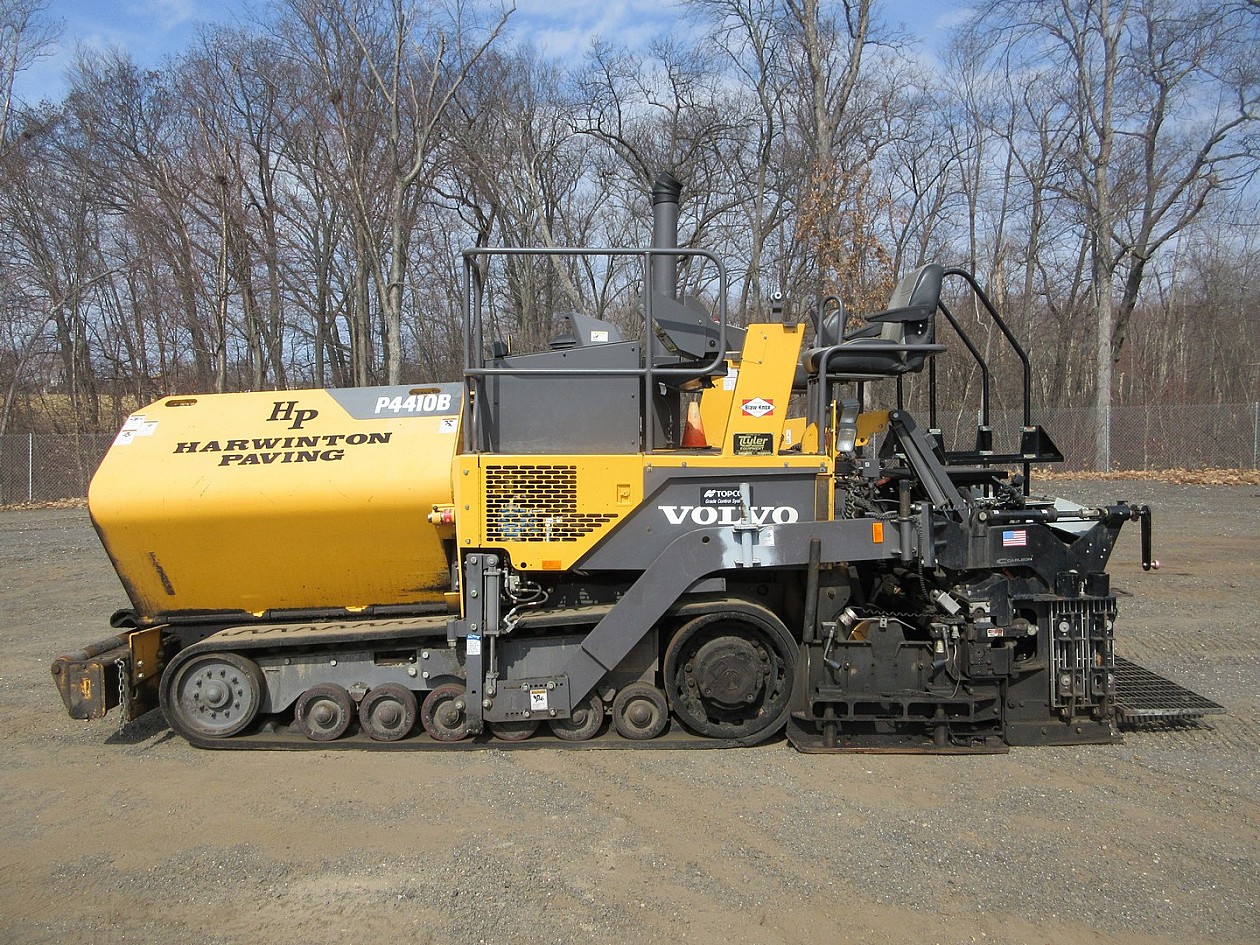 2019 VOLVO P4410B TRACKED ASPHALT PAVER
