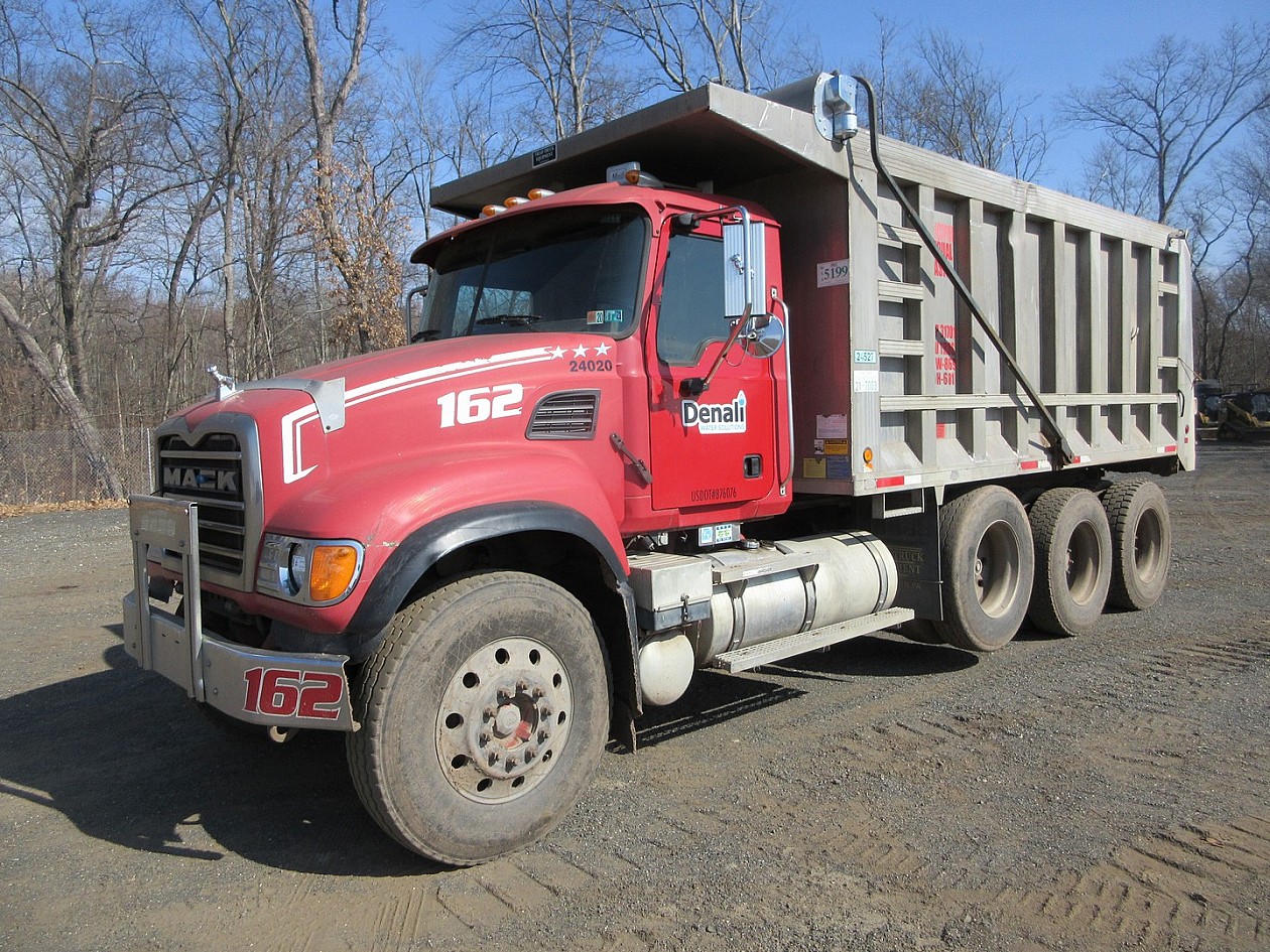 2006 MACK GRANITE CV713 TRI/A DUMP TRUCK