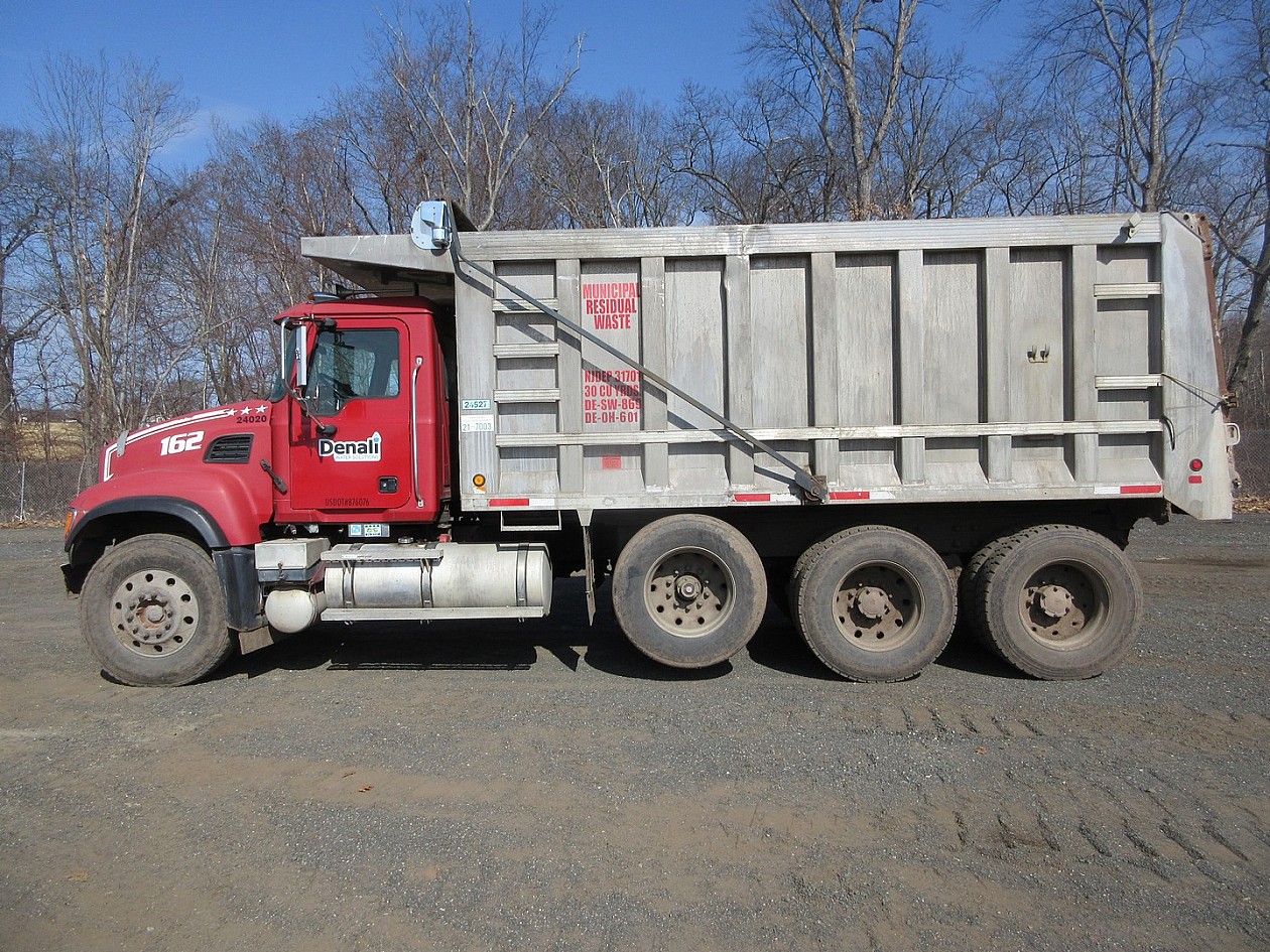 2006 MACK GRANITE CV713 TRI/A DUMP TRUCK