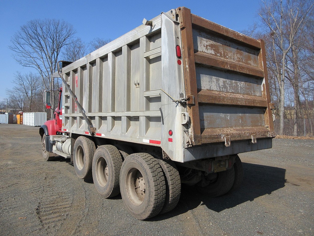 2006 MACK GRANITE CV713 TRI/A DUMP TRUCK