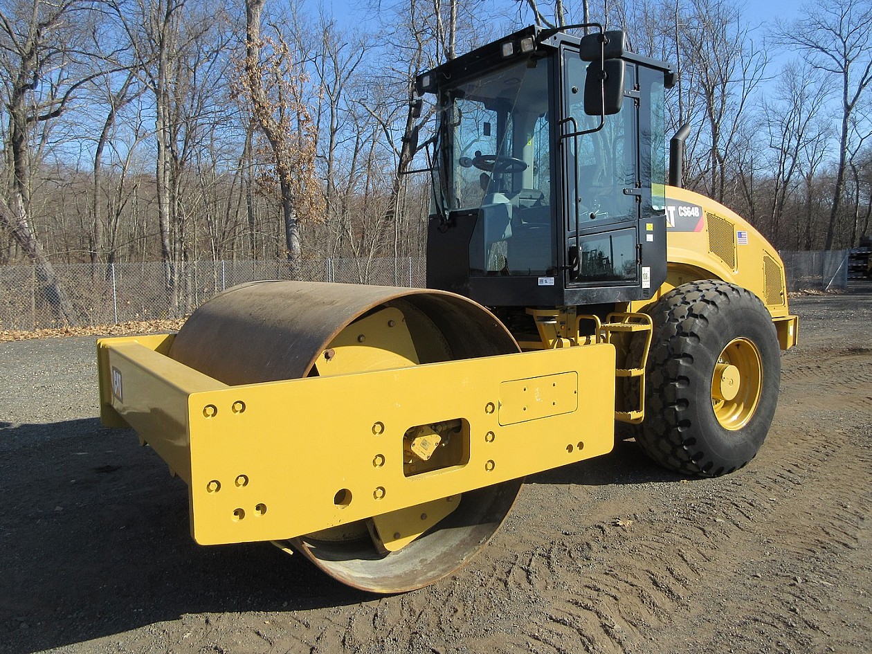 2016 CATERPILLAR CS64B SMOOTH DRUM VIBRATORY ROLLER