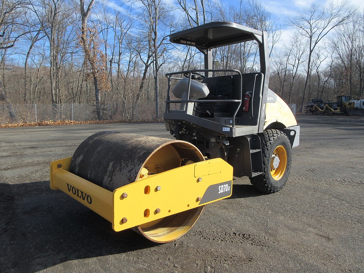 2010 VOLVO SD70D SMOOTH DRUM VIBRATORY ROLLER