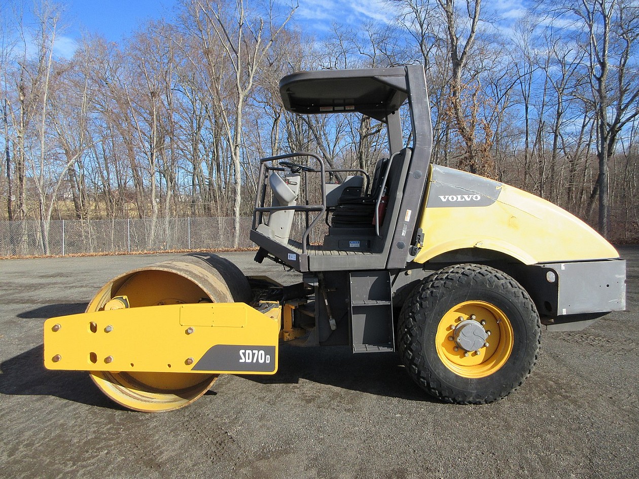 2010 VOLVO SD70D SMOOTH DRUM VIBRATORY ROLLER