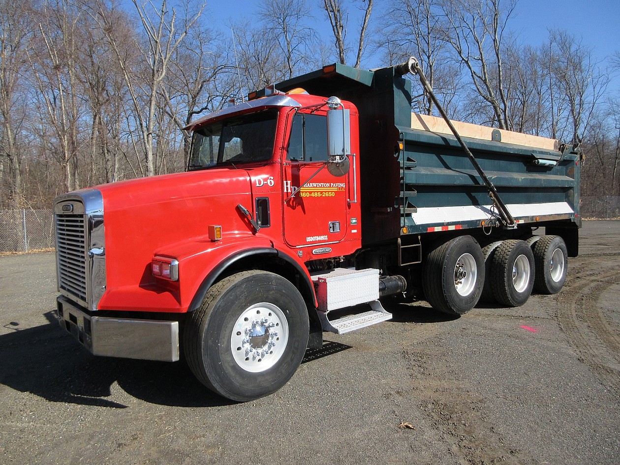 2000 FREIGHTLINER FLD112SD TRI/A DUMP TRUCK