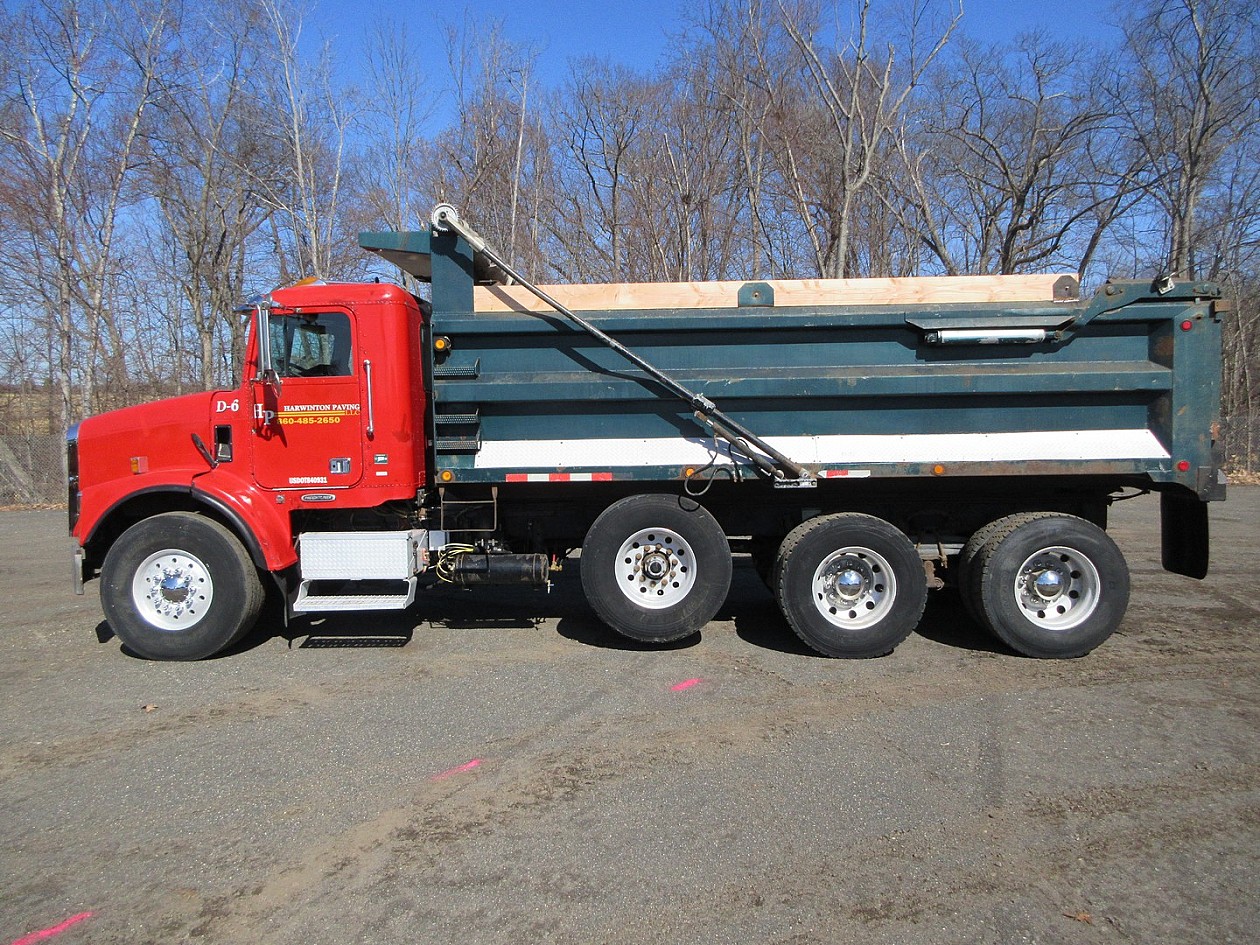 2000 FREIGHTLINER FLD112SD TRI/A DUMP TRUCK