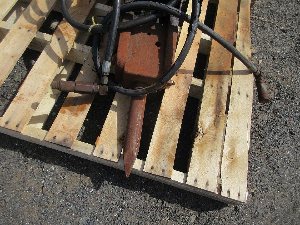 BOBCAT HYD BREAKER HAMMER