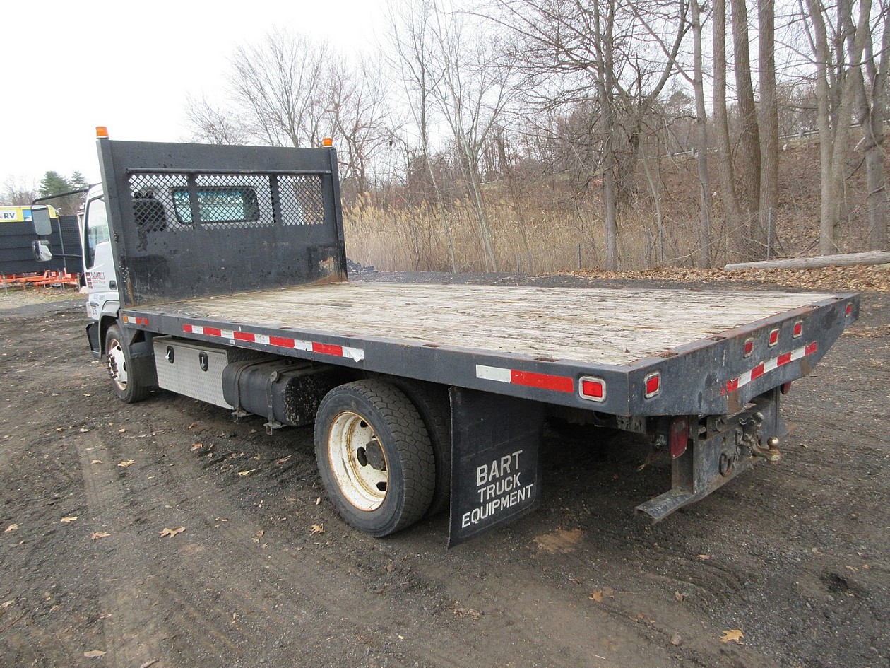 2006 FORD LCF S/A FLATBED TRUCK
