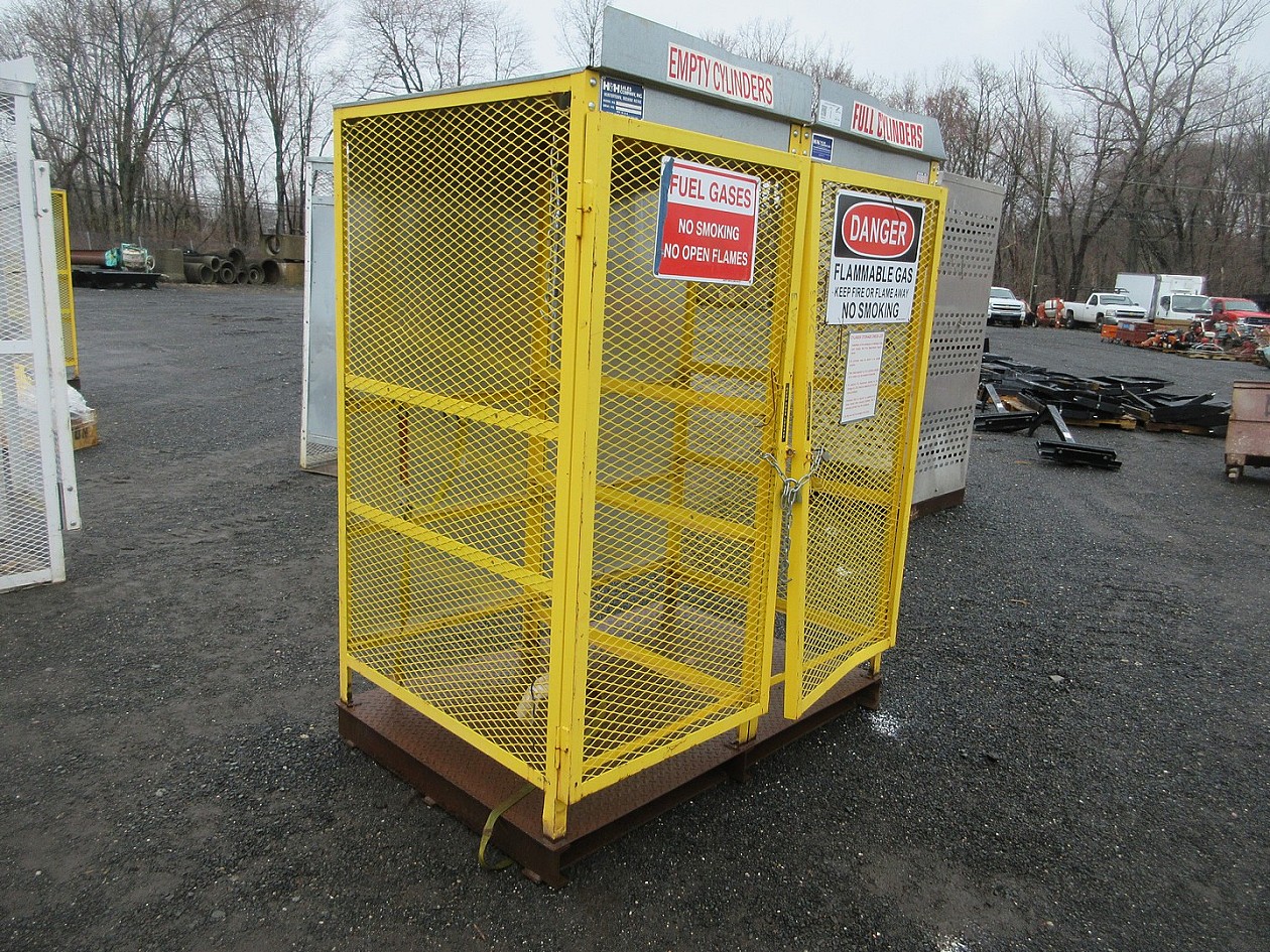 TANK CAGE