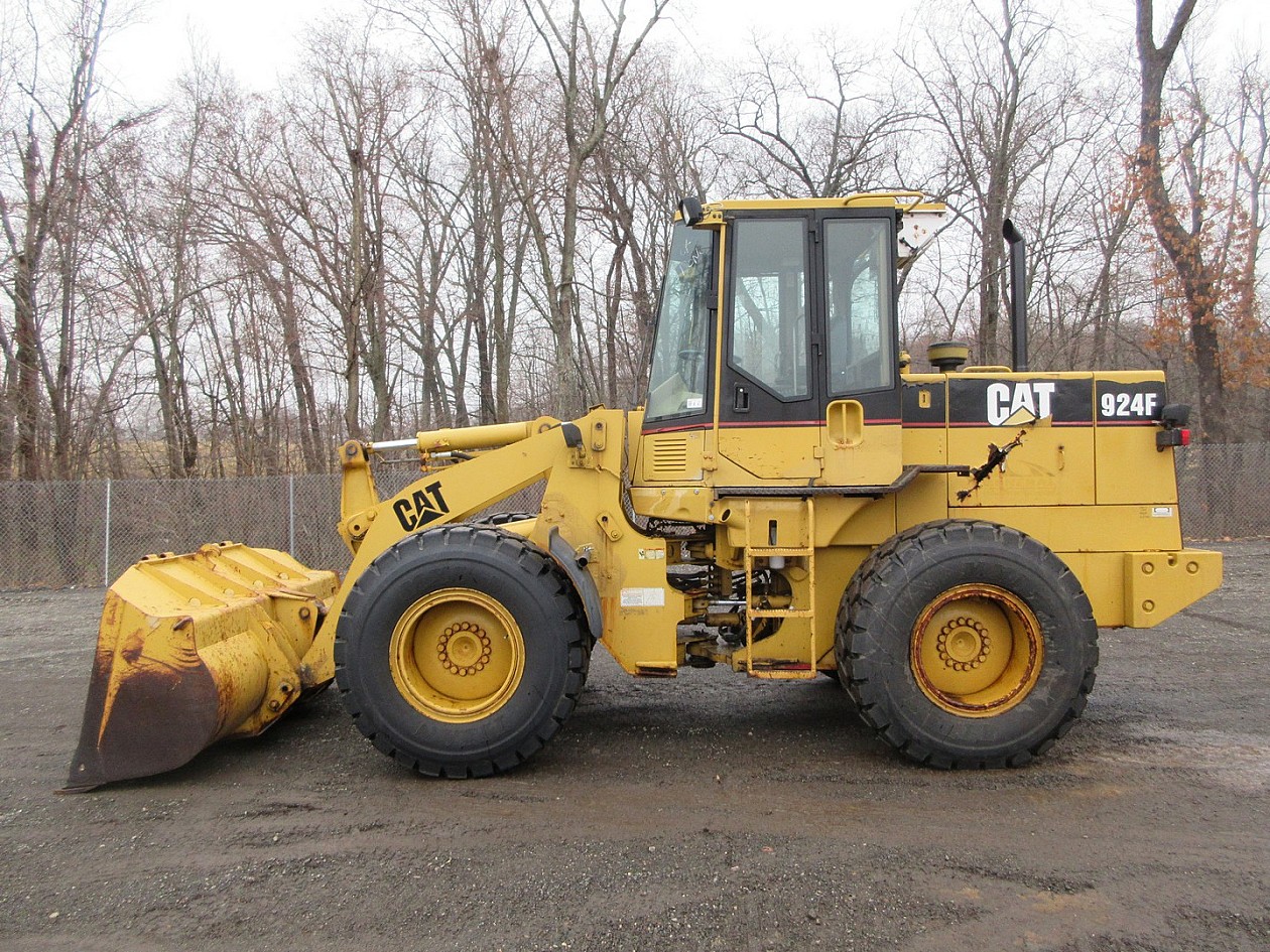 1995 CATERPILLAR 924F RUBBER TIRE WHEEL LOADER